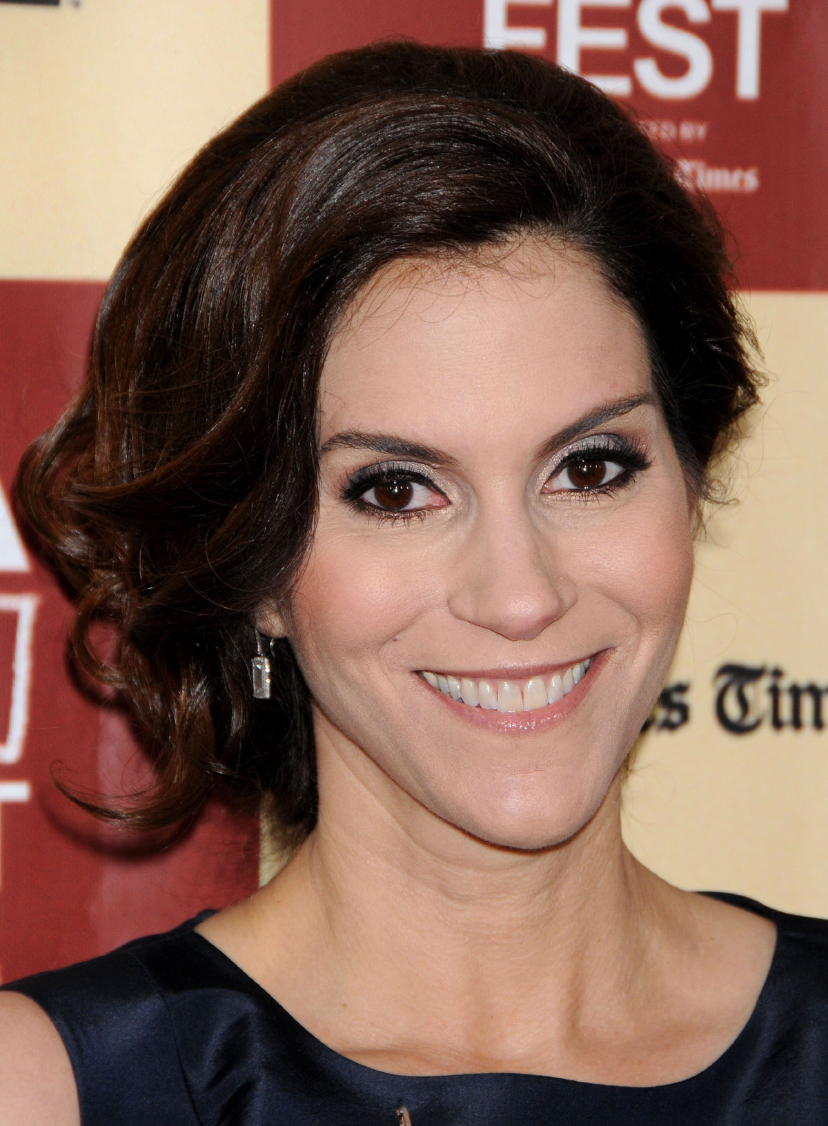 Jami Gertz - The Neighbors Wiki Jami Gertz - The Neighbors Wiki