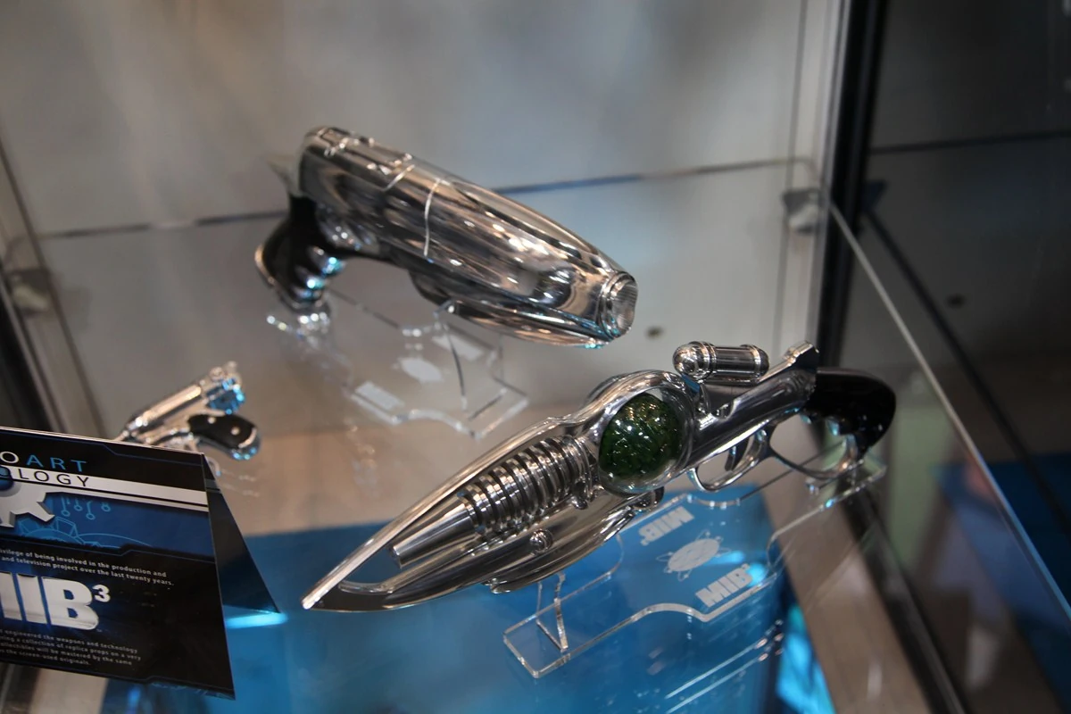 1000+ images about MIB on Pinterest | Icons, Movie props and Guns